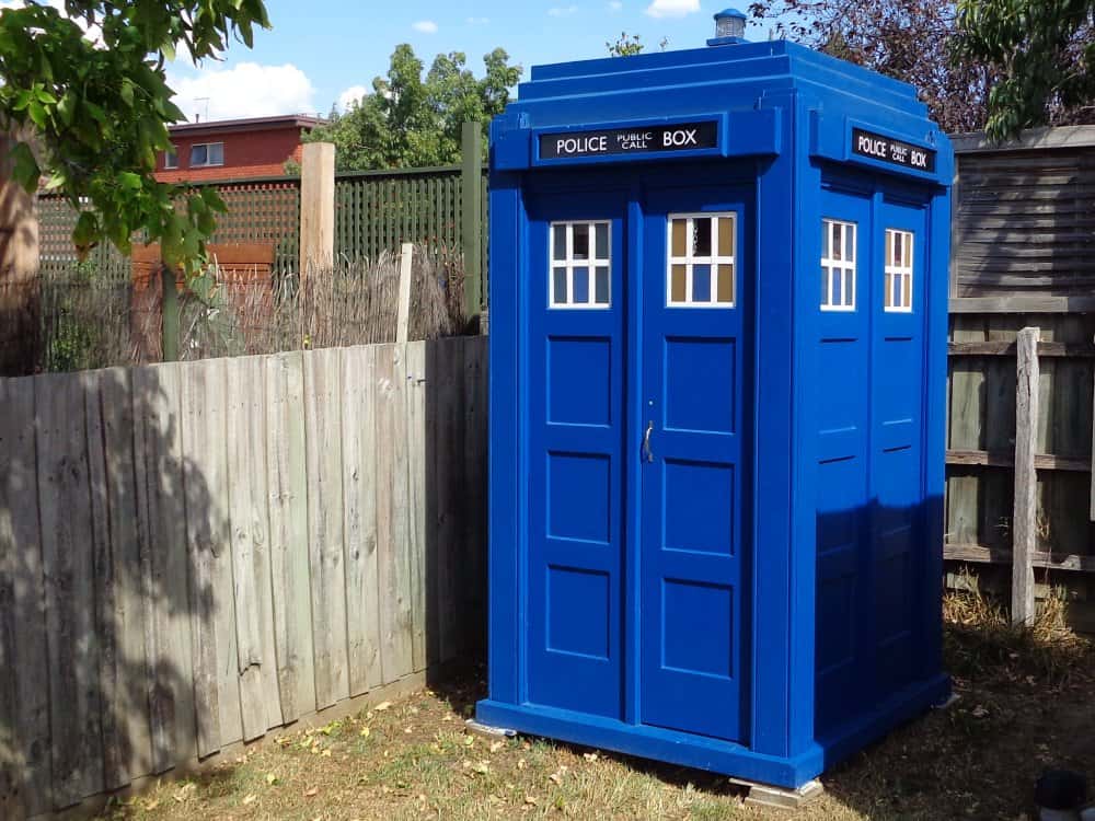 🔨 Building a Police Box | BuildEazy