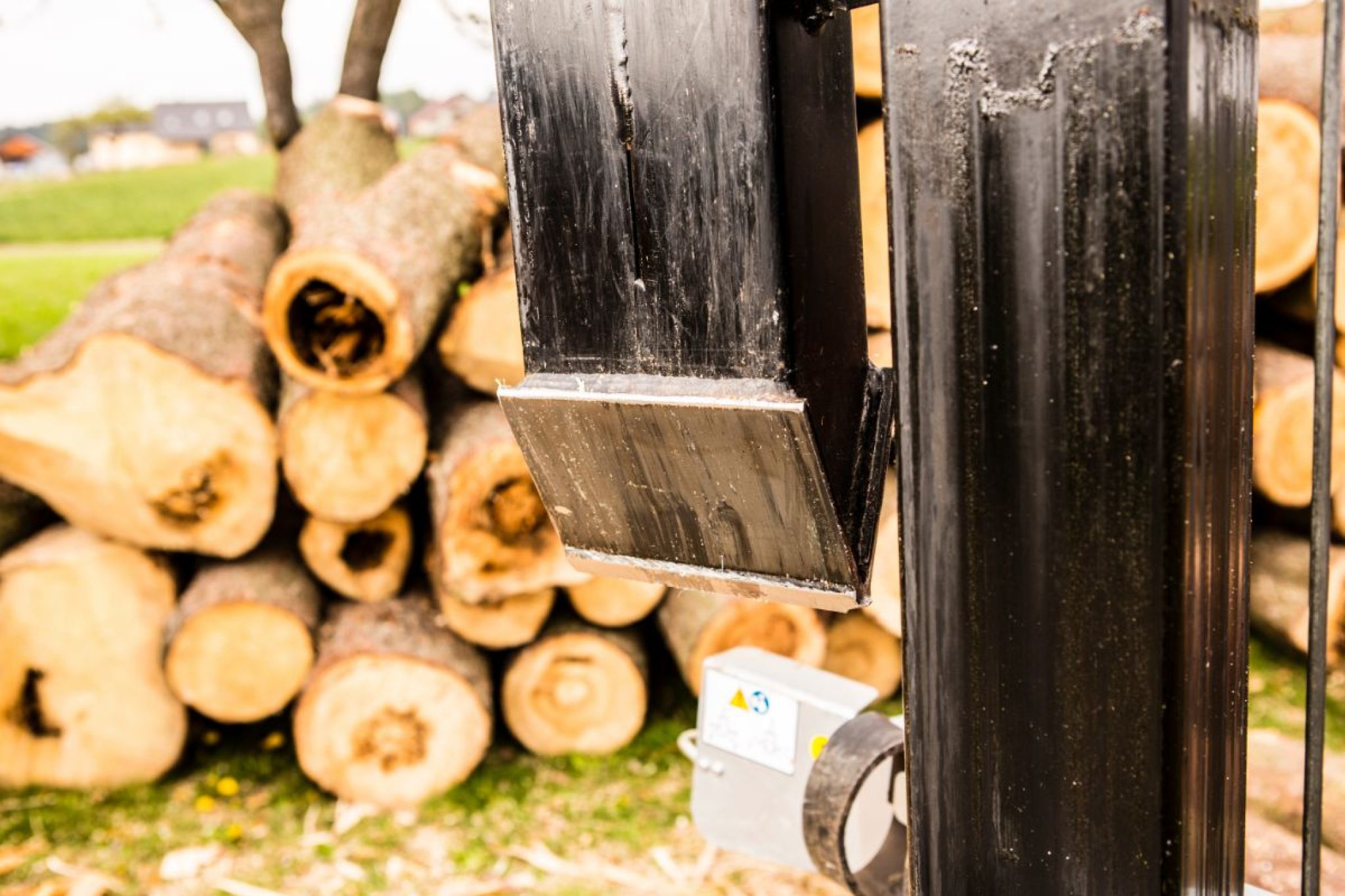 How To Split Wood | BuildEazy