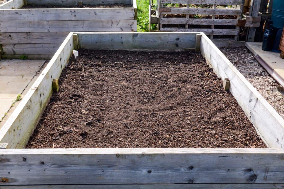how-to-make-a-basic-planter-box-buildeazy