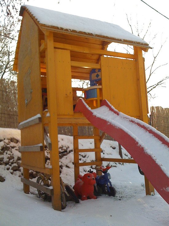 How to build a Kid's Play Fort | BuildEazy
